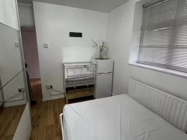 1 bedroom house share for rent in Devons Road, London, E3