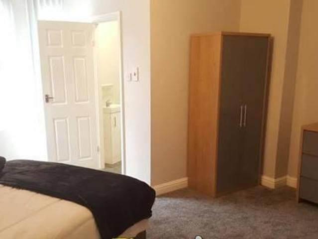 1 bedroom house share for rent in Delph Street Springfield WN6