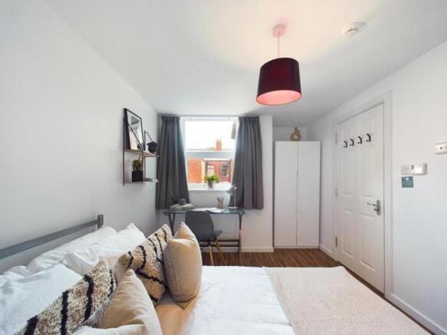 1 bedroom house share for rent in Deramore Street, Manchester, M14