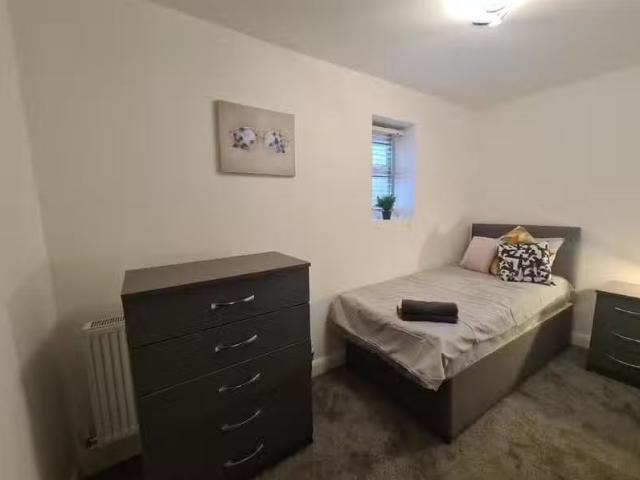 1 bedroom house share for rent in Dudley Road East, Oldbury, B69