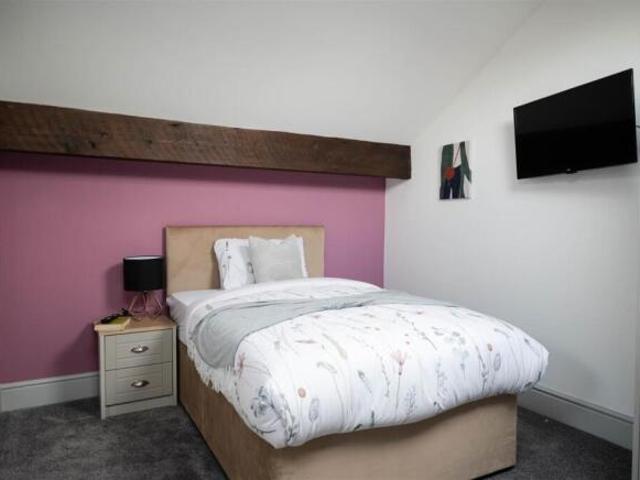 1 bedroom house share for rent in En Suite Loft Room Ashton Road West, M35