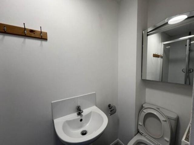 1 bedroom house share for rent in En suite room, on Broad Street, Salford ID# 81, M6