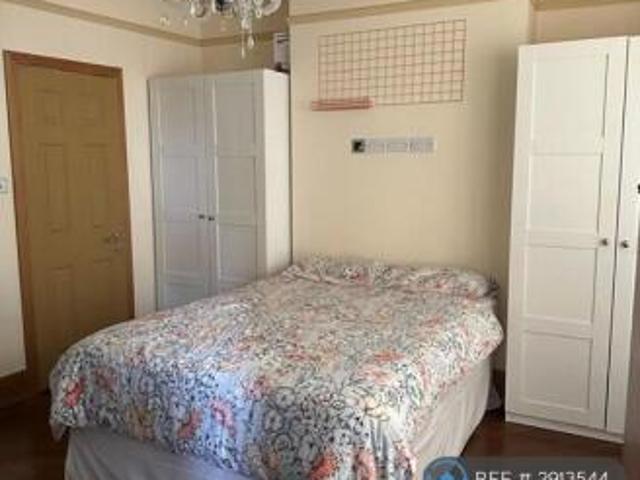 1 bedroom house share for rent in Elthorne Park Road, London, W7