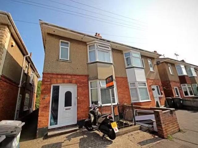 1 bedroom house share for rent in Elmes Road, Moordown, Bourne.
