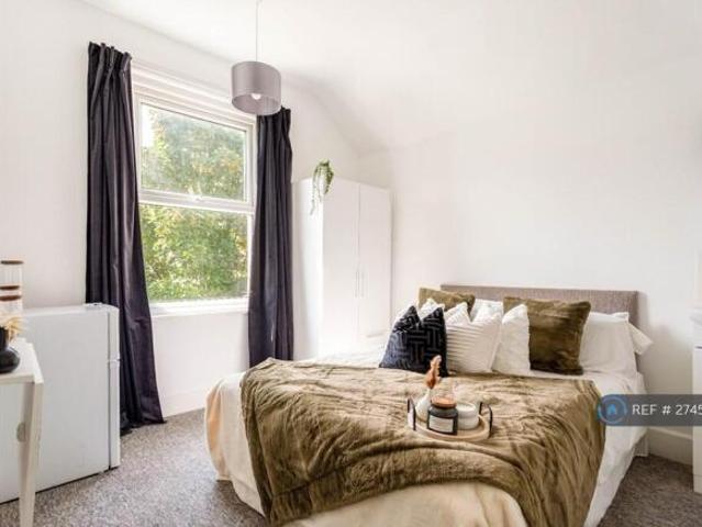 1 bedroom house share for rent in Elms Avenue, Eastbourne, BN21