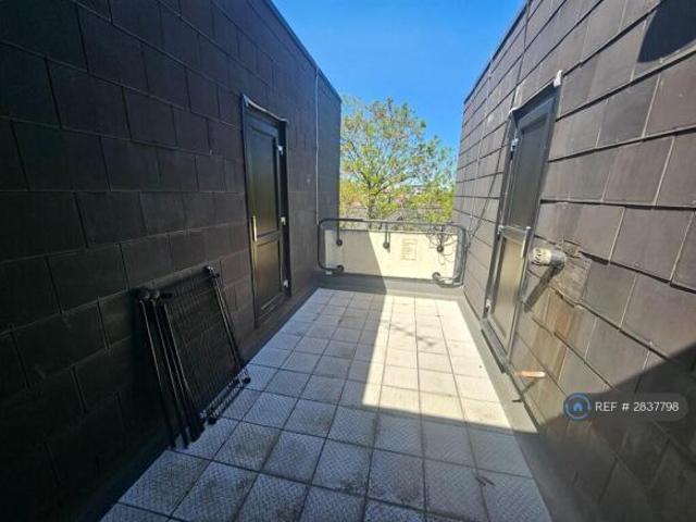 1 bedroom house share for rent in Ericcson Close, London, SW18