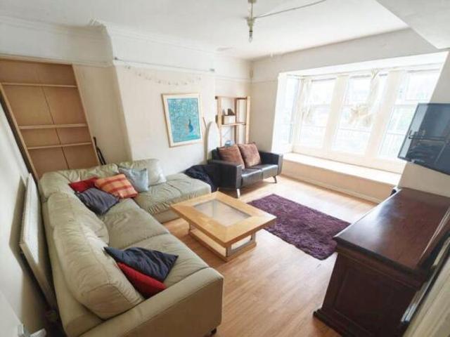 1 bedroom house share for rent in Estcourt Avenue, LS6