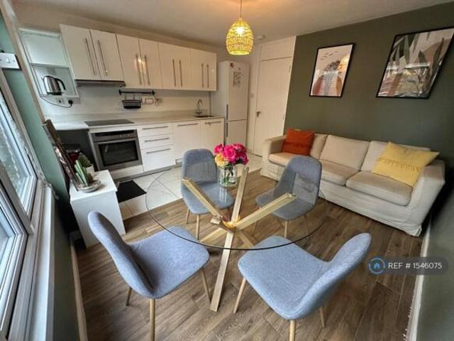 1 bedroom house share for rent in Exhibition Close, London, W12