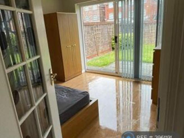 1 bedroom house share for rent in Foxes Meadow, Birmingham, B30