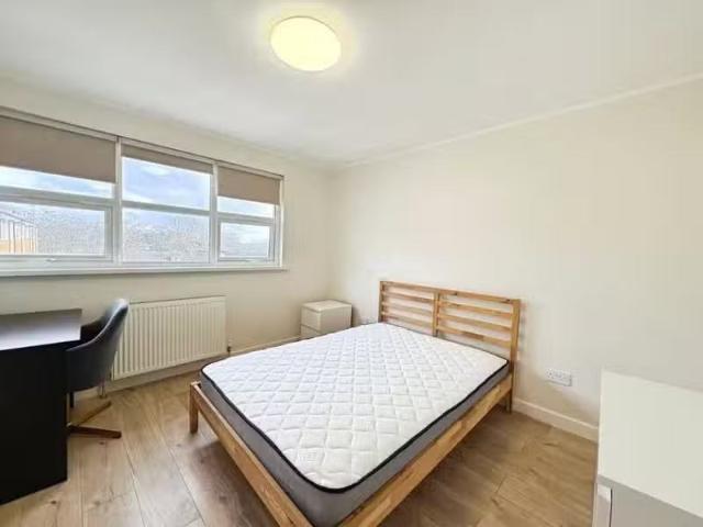1 bedroom house share for rent in Fairview Avenue, Woking, Sur.