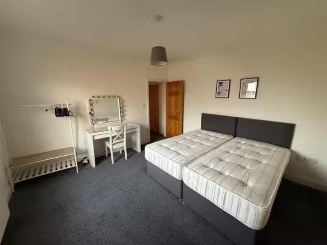1 bedroom house share for rent in Flat 4 Codford House, 61 Wes.