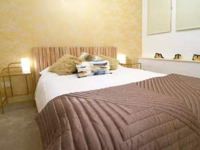 1 bedroom house share for rent in Flat 3, Eastern Mansions, 24.