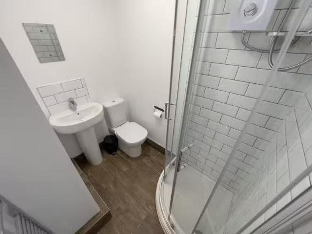 1 bedroom house share for rent in Kensington, L7 2RF,, L7