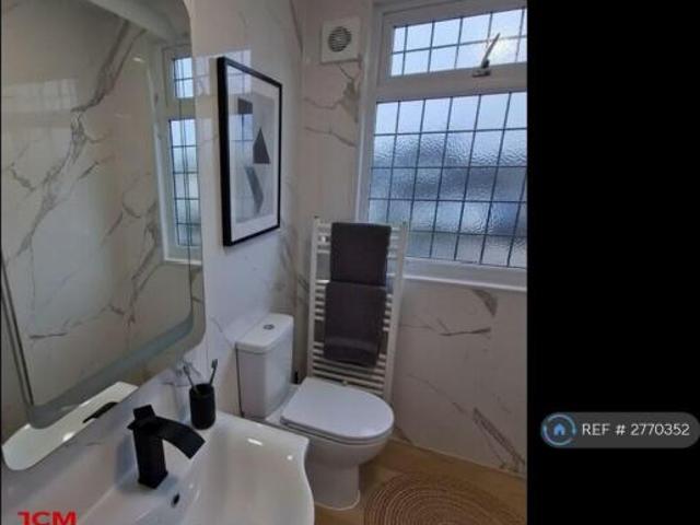 1 bedroom house share for rent in King Edward Avenue, Rainham, RM13