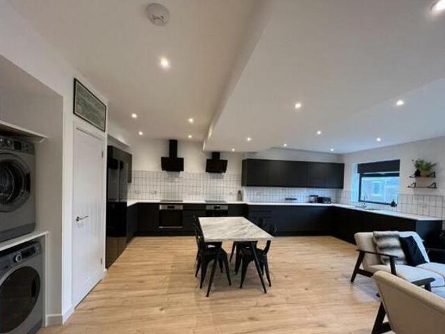 1 Bedroom House Share For Rent In Kingswood