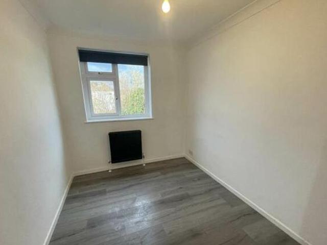1 Bedroom House Share For Rent In Kingswood