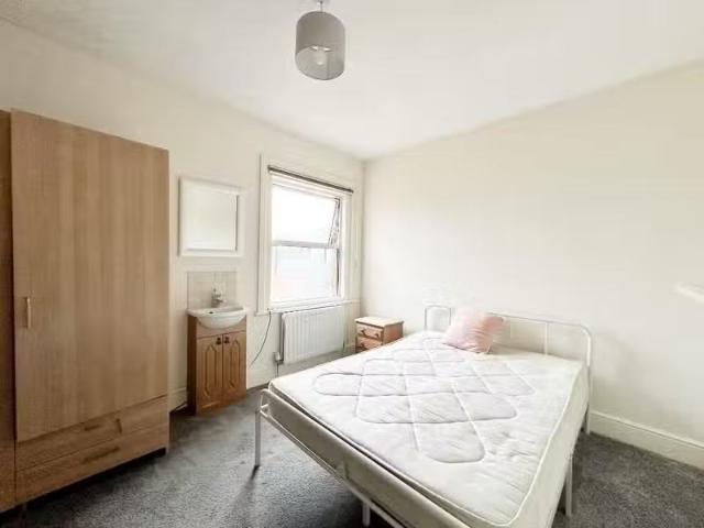 1 bedroom house share for rent in Kings Road, Fleet, GU51