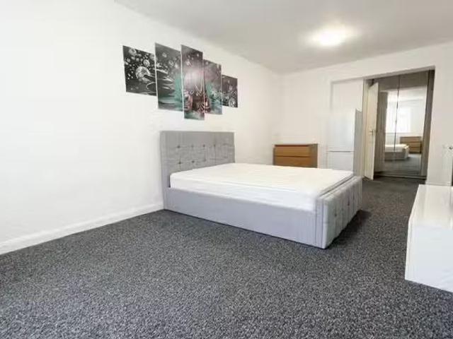 1 bedroom house share for rent in Kingsley Road, IG6