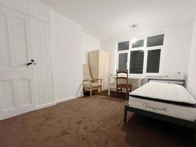 1 Bedroom House Share For Rent In Hounslow