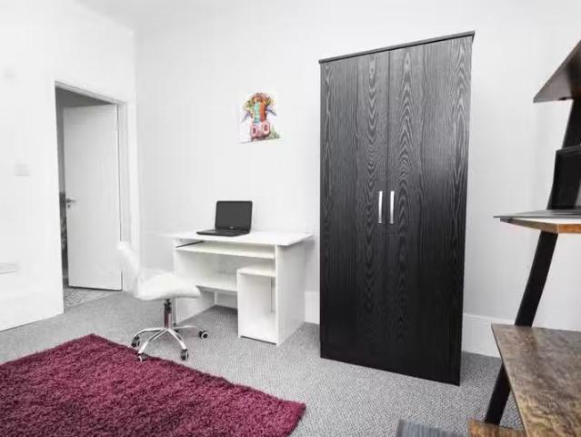 1 bedroom house share for rent in Hollingreave Road, Burnley.