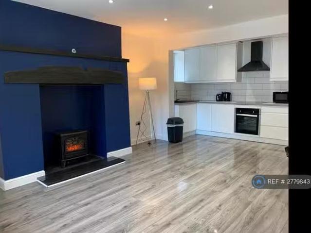 1 bedroom house share for rent in Halifax Road, Huddersfield.