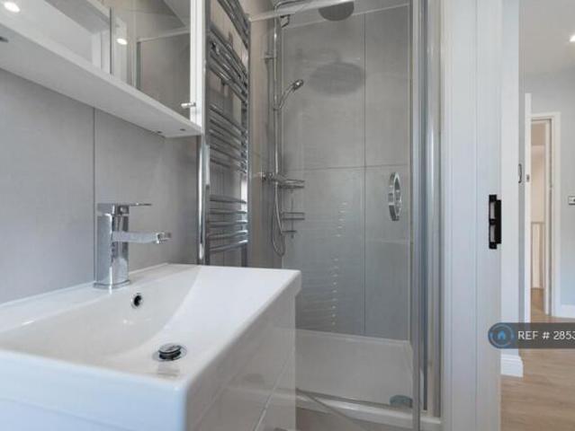 1 bedroom house share for rent in Hallmead Road, Sutton, SM1