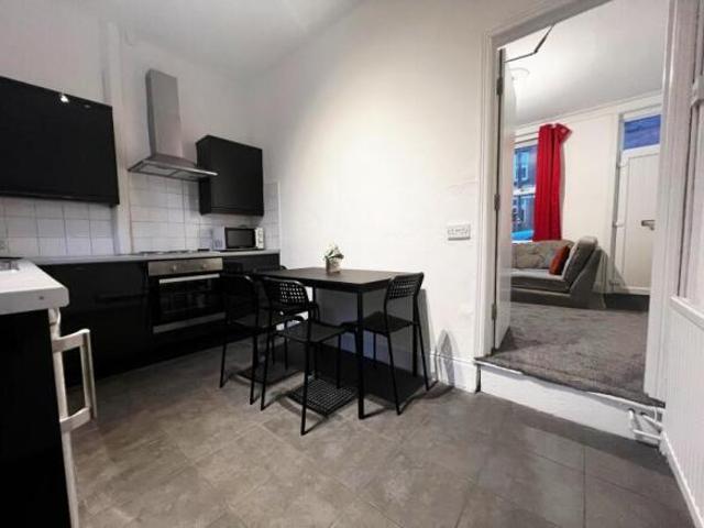 1 bedroom house share for rent in Hartley Grove, Woodhouse, Leeds, LS6