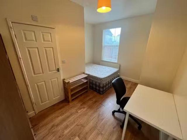 1 bedroom house share for rent in Hearsall Lane, Chapelfields.