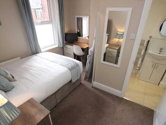 1 bedroom house share for rent in Hemdean Road RG4