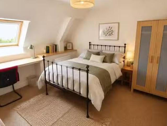 1 bedroom house share for rent in Hensmans Hill, Clifton Villa.