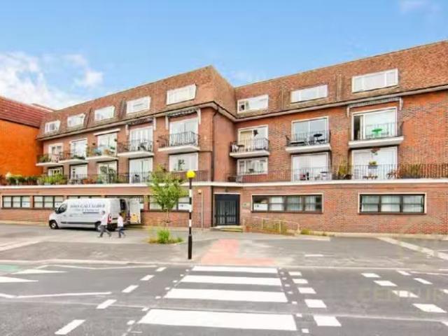 1 bedroom house share for rent in High Street Kingston upon Th.