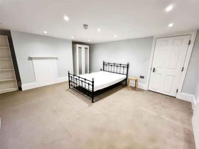 1 bedroom house share for rent in High Street, Rochester, Kent, ME1