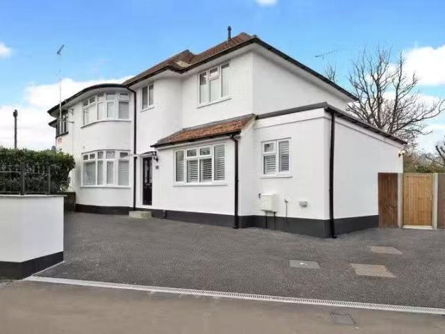 1 bedroom house share for rent in Oriental Road, Woking, Surre.