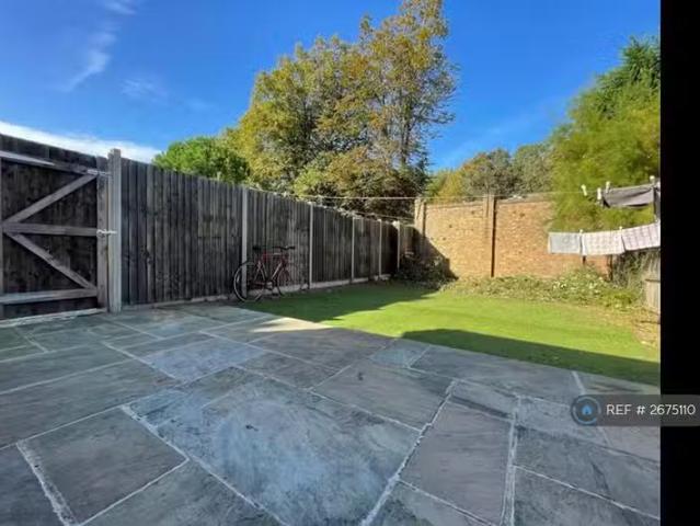 1 bedroom house share for rent in Lower Road, Bromley, BR5