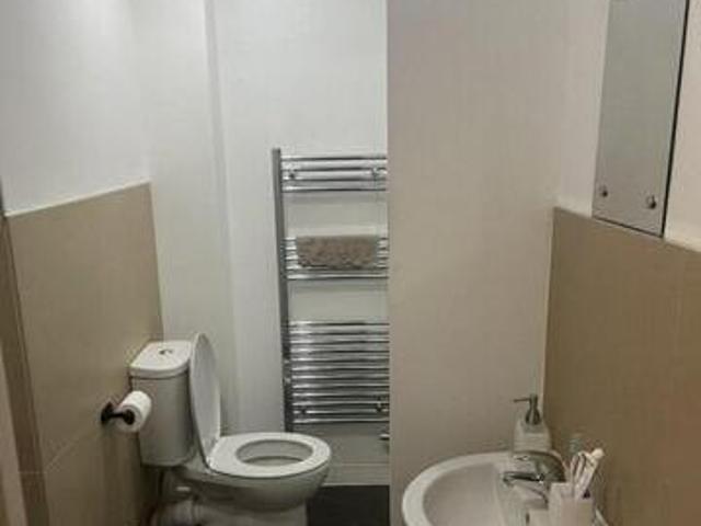1 Bedroom House Share For Rent In London