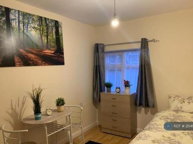 1 Bedroom House Share For Rent In London