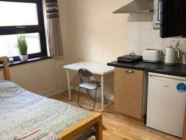 1 Bedroom House Share For Rent In London