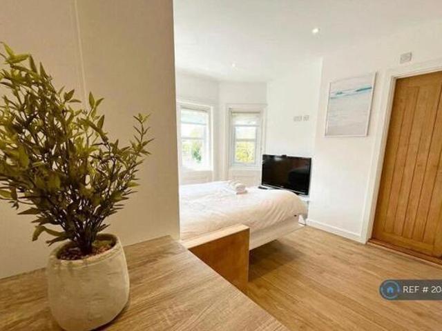 1 Bedroom House Share For Rent In London