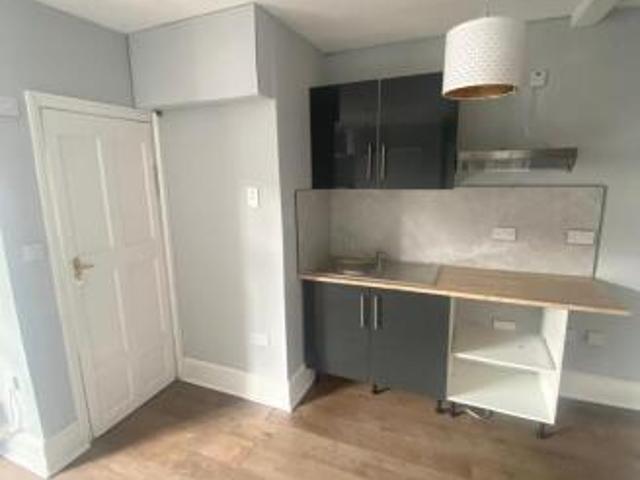 1 bedroom house share for rent in Lea Bridge Road, Leyton E10