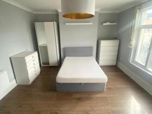 1 bedroom house share for rent in Lea Bridge Road, Leyton E10