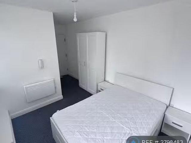 1 bedroom house share for rent in Little Lever, Little Lever.