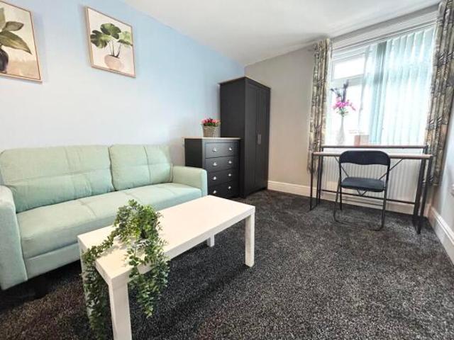 1 bedroom house share for rent in Liverpool Road, Eccles, M30