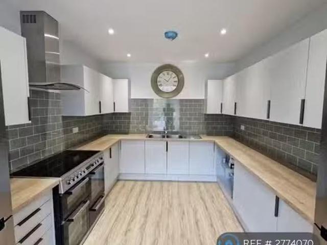 1 bedroom house share for rent in Mount Road Rooms Available.