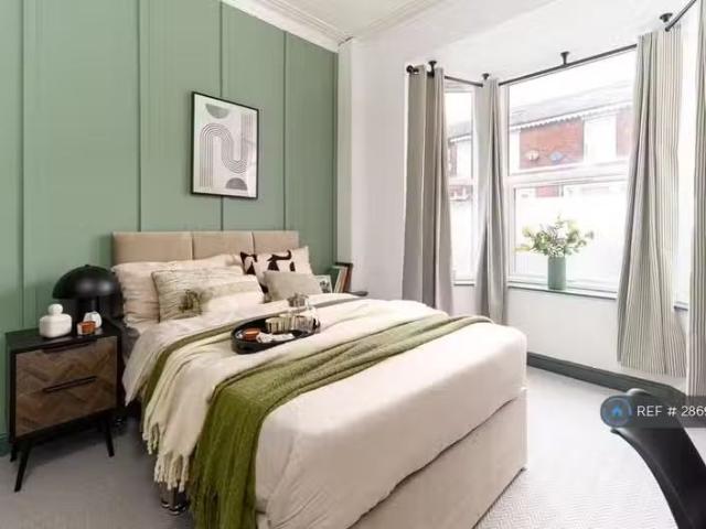 1 bedroom house share for rent in Monmouth Avenue, Bury, BL9