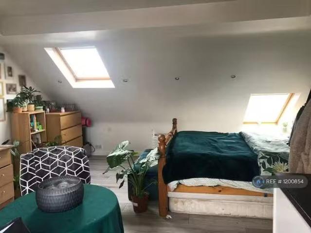 1 bedroom house share for rent in Mahlon Avenue, Ruislip, HA4