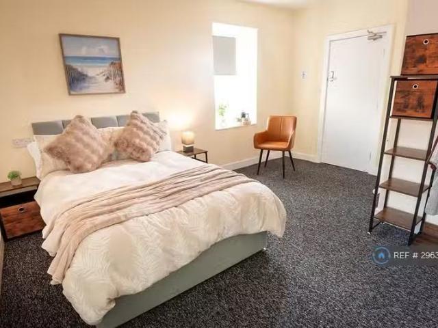 1 bedroom house share for rent in Main St, Egremont, CA22