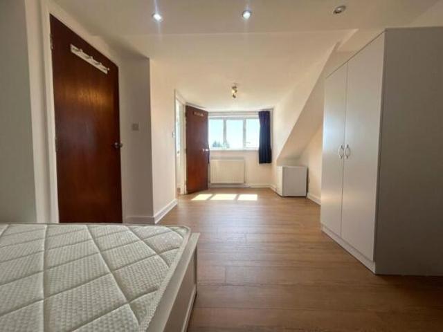 1 bedroom house share for rent in Malvern Avenue, Harrow, HA2