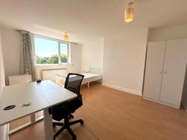 1 bedroom house share for rent in Malvern Avenue, Harrow, HA2