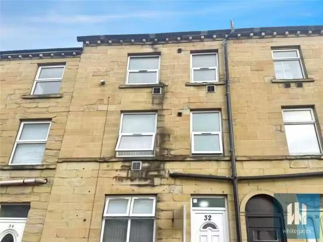 1 bedroom house share for rent in Manchester Road, Huddersfiel.