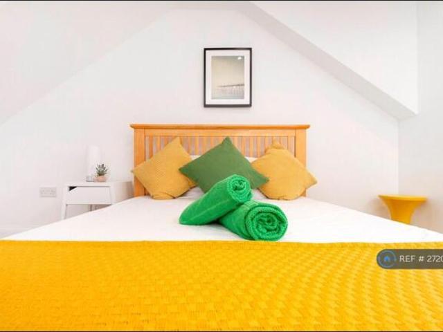 1 bedroom house share for rent in Manor Avenue, Hounslow, TW4